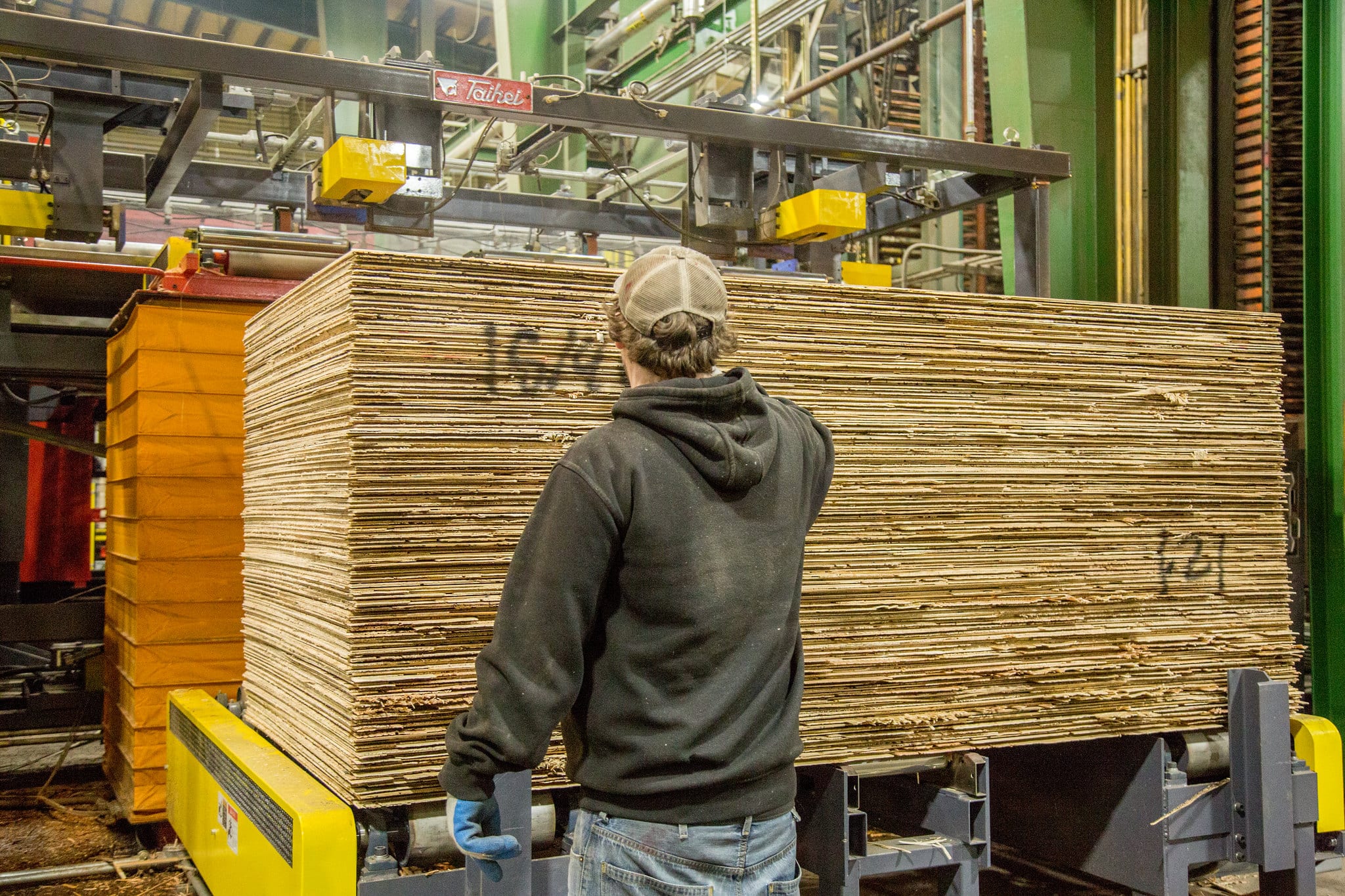 Freres Installs First Horizontal Plywood Press in the United States ...